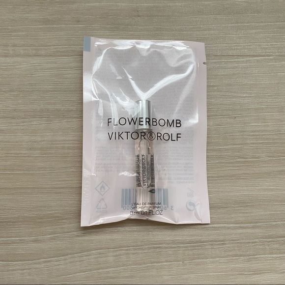 Viktor & Rolf | Other | Viktor Rolf Flowerbomb Perfume Sample 3ml ...